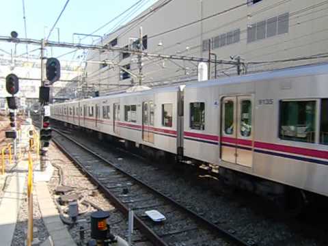 京王9000系30番台（9735F） 準特急高尾山口行き到着 高幡不動にて - YouTube