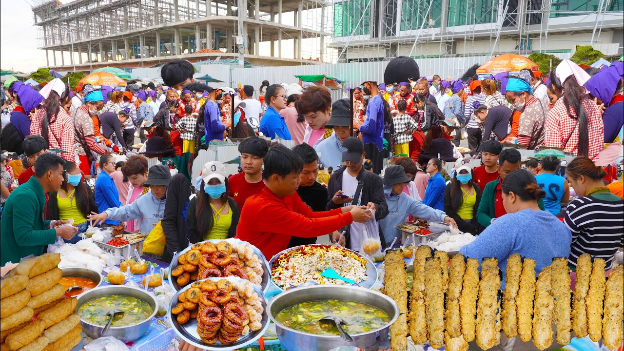 Factory workers' street food, cheap street food breakfast, street food ...