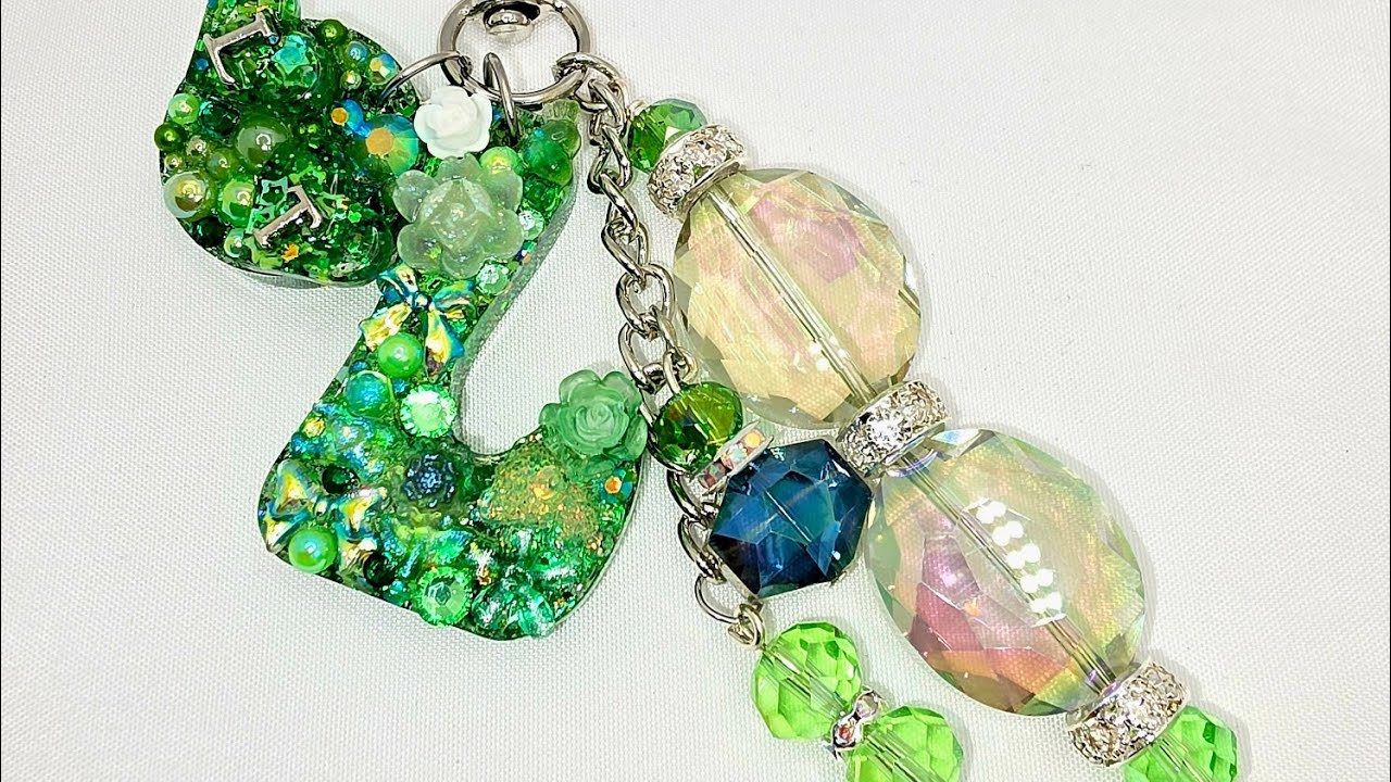 DIY Junk Keychain | Resin Initial Mold Keychain with Charms & Letters ...