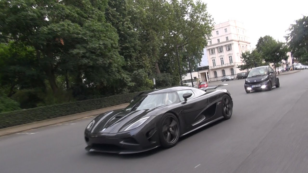 KOENIGSEGG AGERA R v SKINNY TYRES - Full carbon hypercar hits London ...