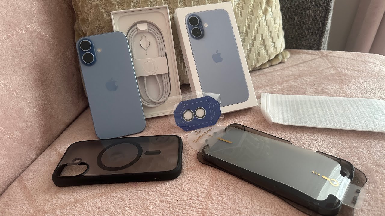 Opening The iPhone 17 Box! - YouTube