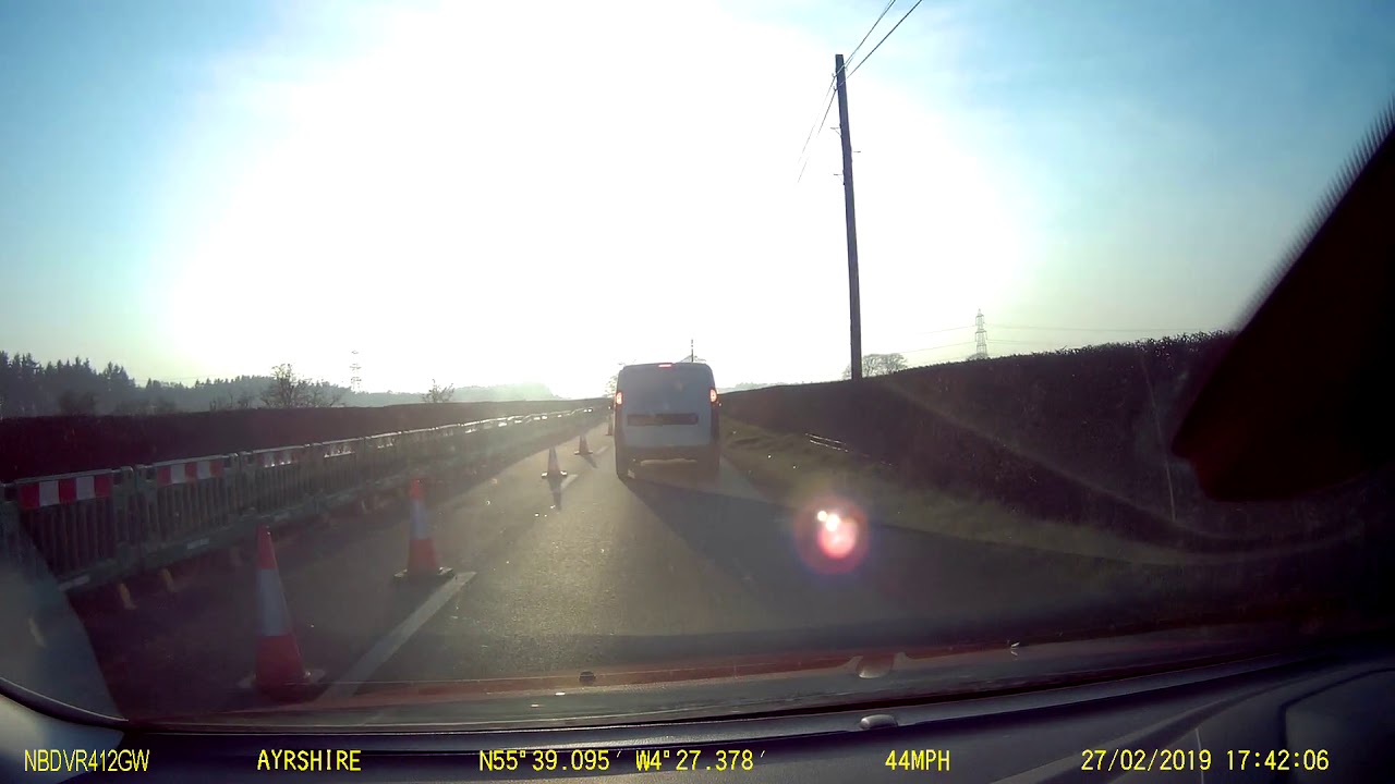 Blind bend overtake - YouTube