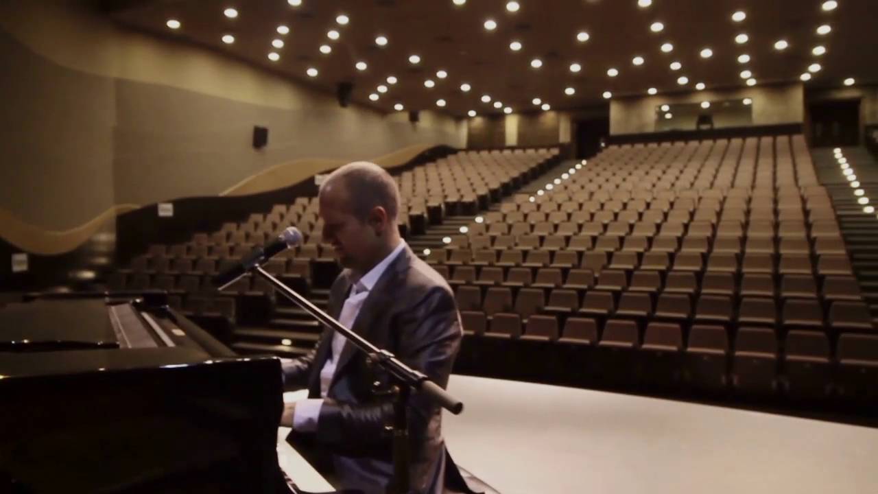 Hugely Talented Jazz Pianist & Singer - Dubai Entertainers - YouTube