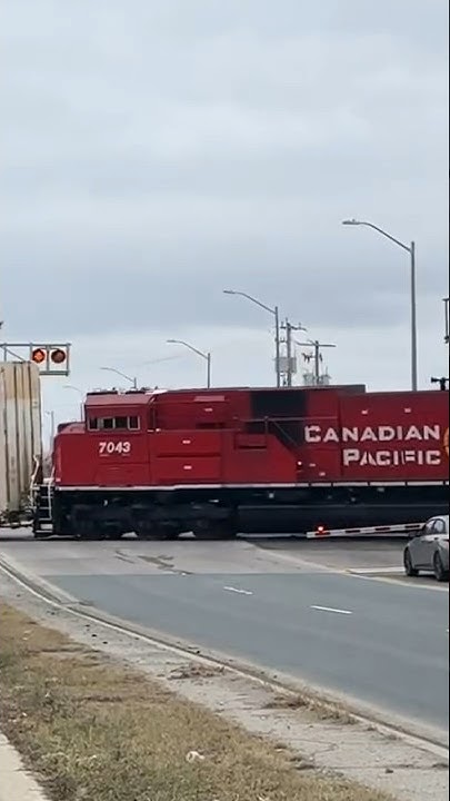CP SD70ACU 7043 Being the DPU on CP 106 - YouTube