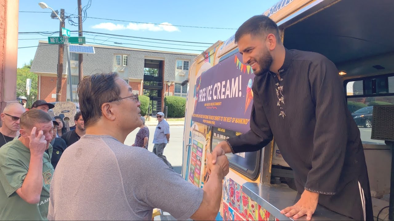 Muslim Gives Homeless Free Ice Cream! - YouTube