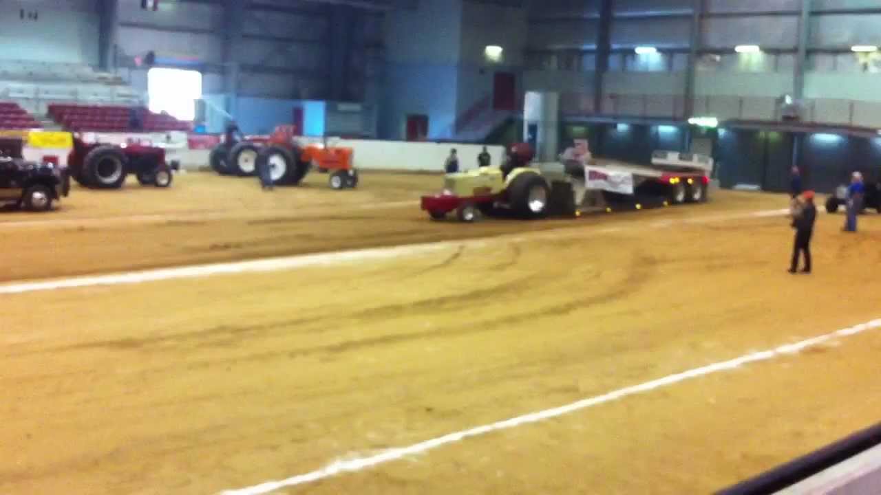 570 Super Cockshutt pulling tractor - YouTube