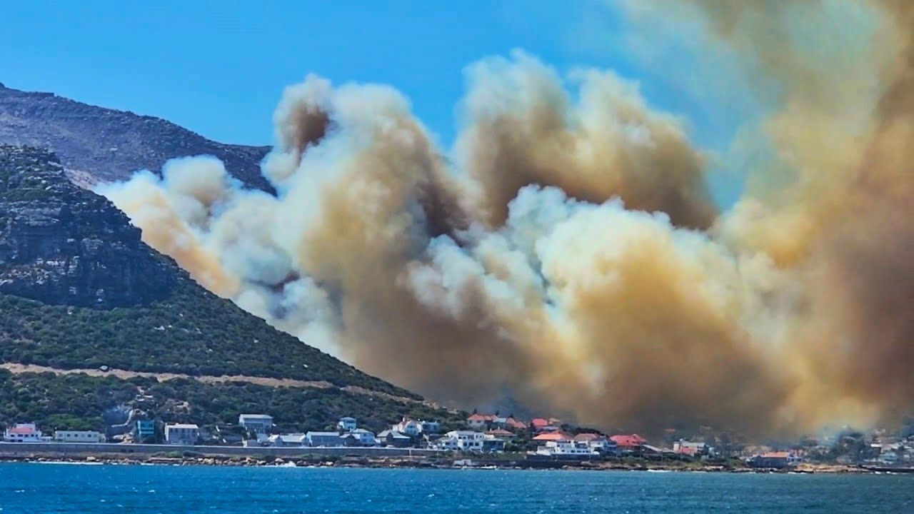 South Africa | Big fire around Kalk Bay - YouTube