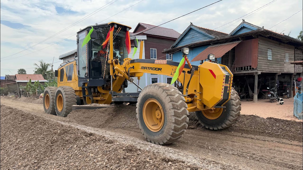 ការងារកៀរកិនបង្ហាប់ស្រទាប់ថ្មមិចផ្លូវជនបទ (Grading and compaction Base ...