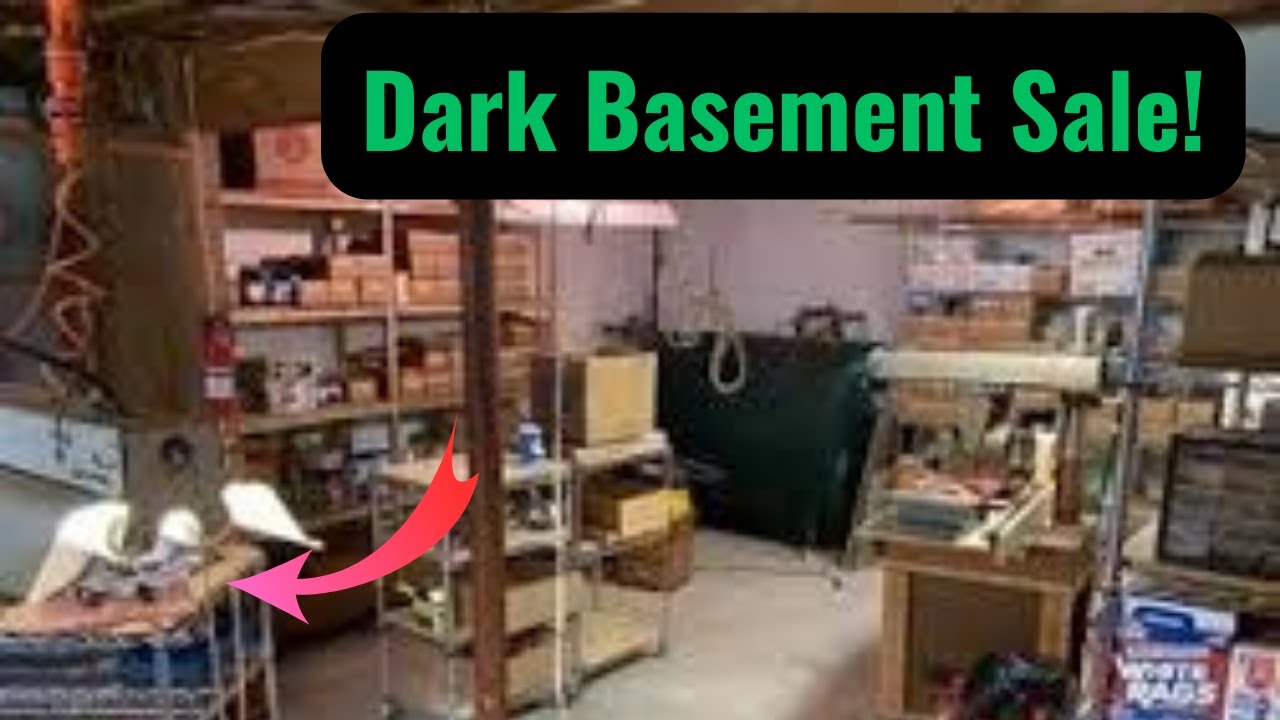 AMAZING PICKS AT THIS GARAGE SALE!!! VINTAGE 80s & 90s - YouTube