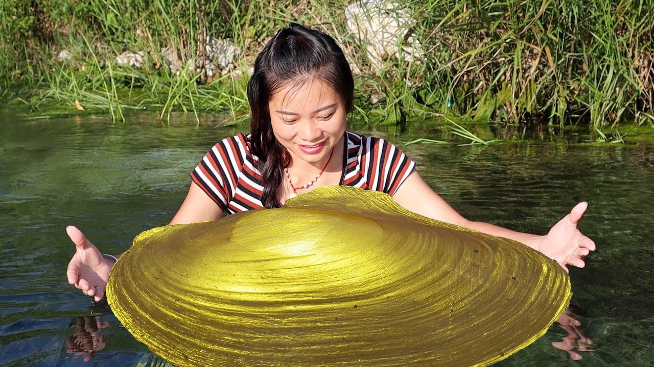Girl's Gem Journey: During the treasure hunt, she found a charming ...