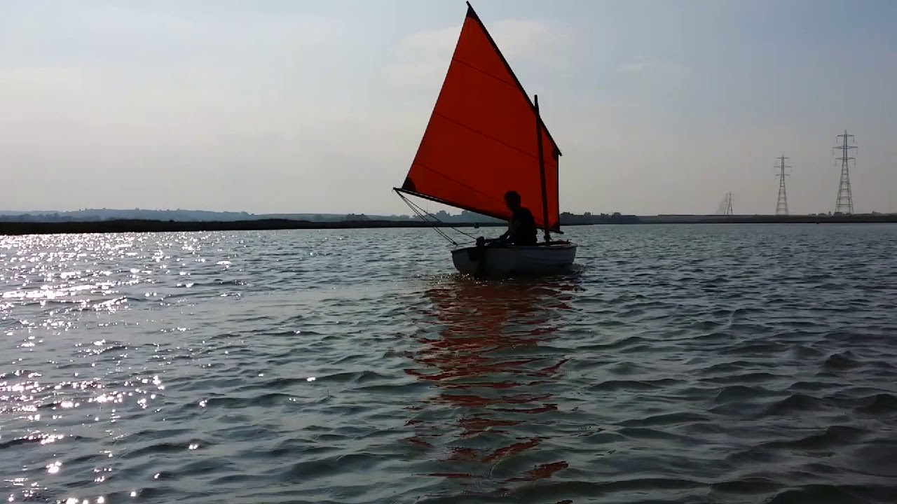 Lugsail dinghy on Faversham Creek - YouTube