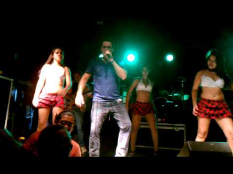 Garotas dançando funk .