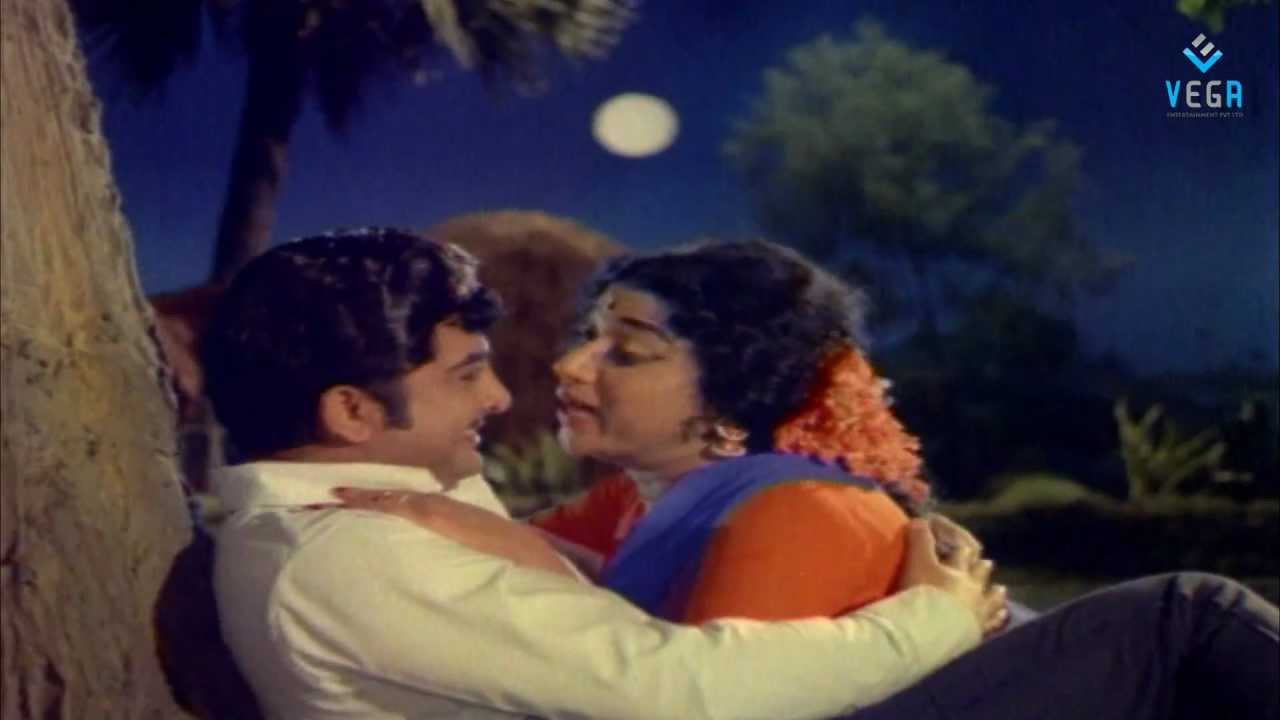 Romantic Scene Of Avm Rajan And Vijayakumari - Bathilukku Bathil - YouTube
