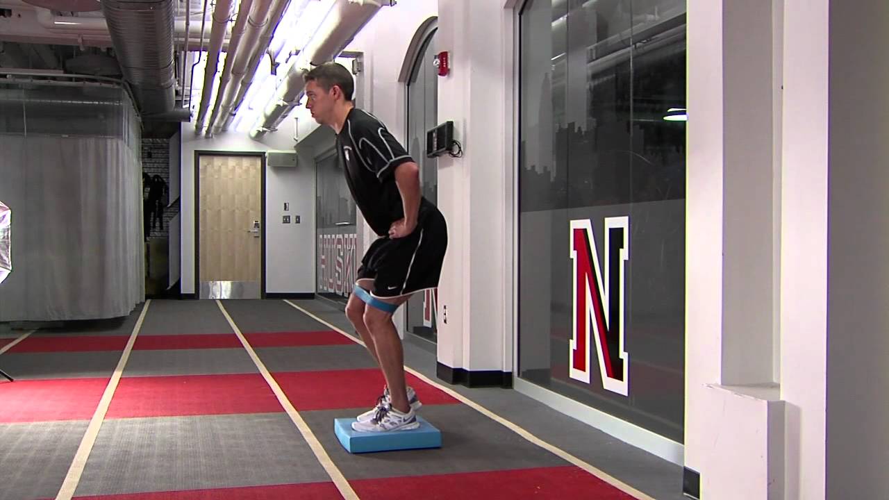 1 Leg 3 Way Hip w/ mini band - YouTube