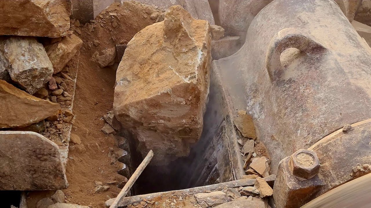 Satisfying Quarry Primary Rock Crushing Machine Working Stone ...