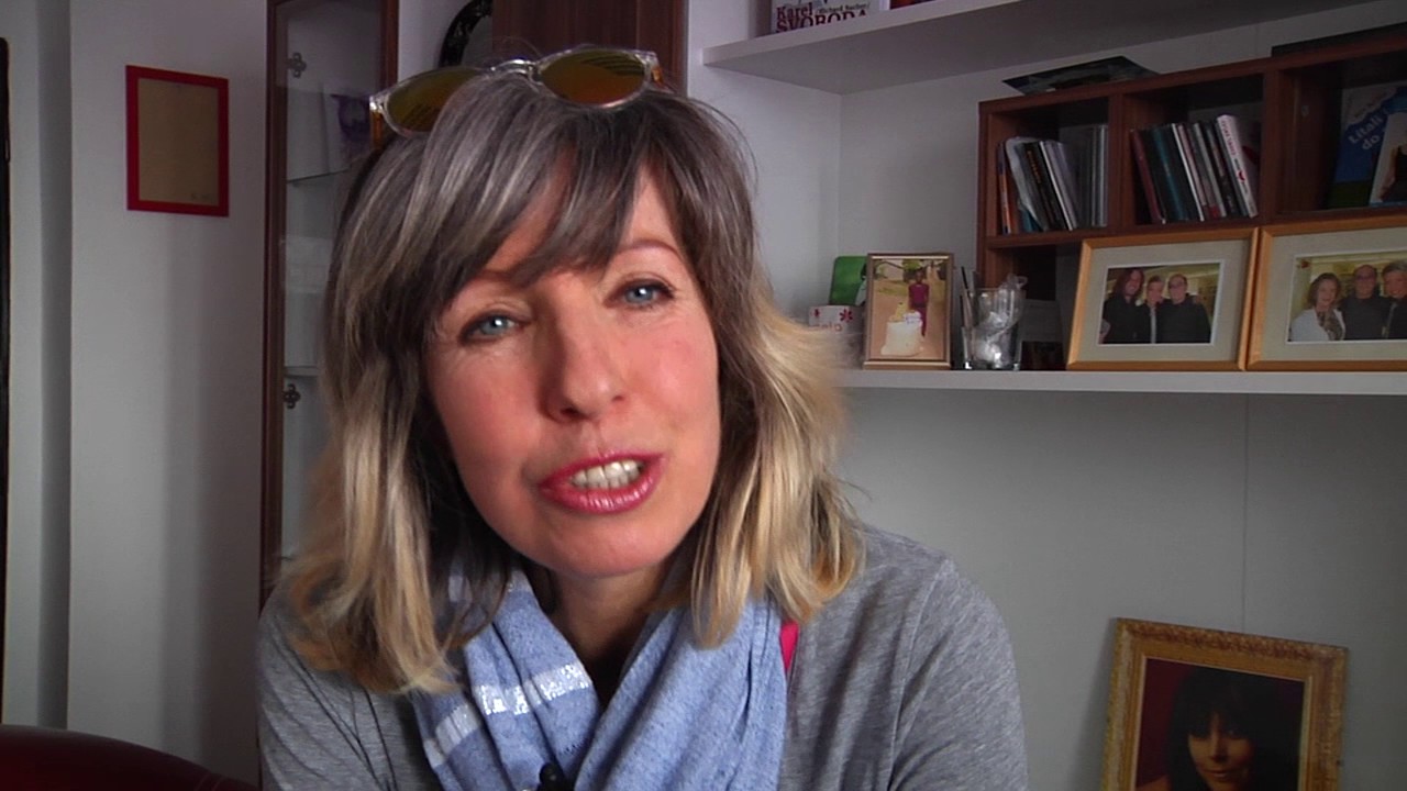 Marcela Brezinova, vedoucí oddělení pop zpěvu na MKP - YouTube