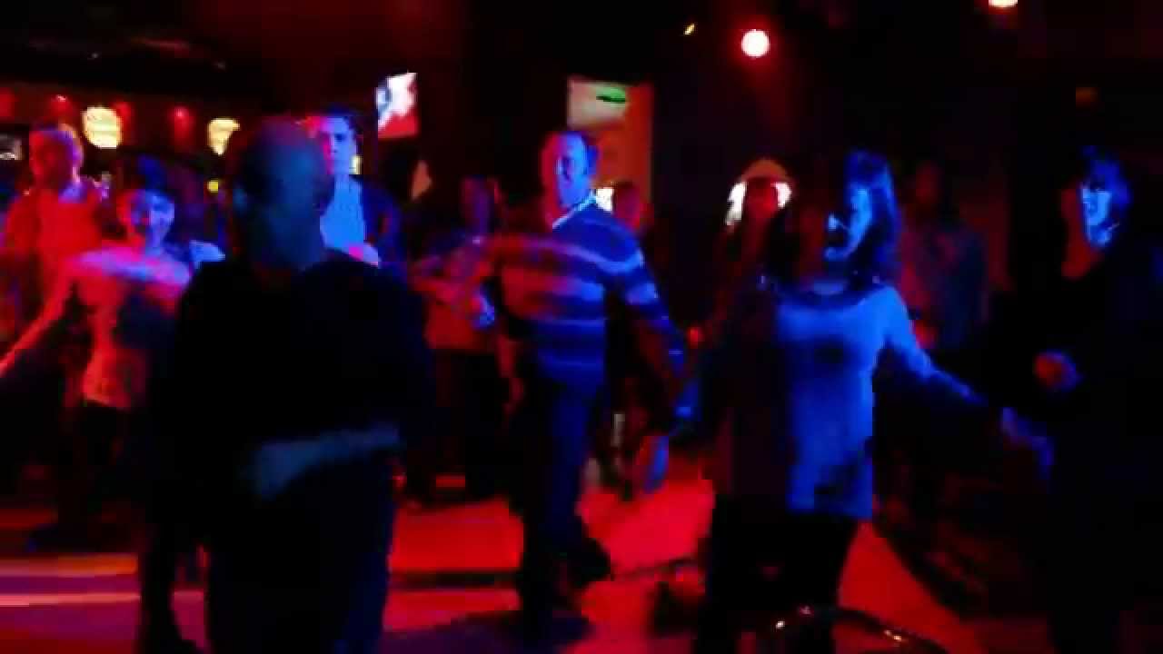 Baile entretenido con erick baez - YouTube