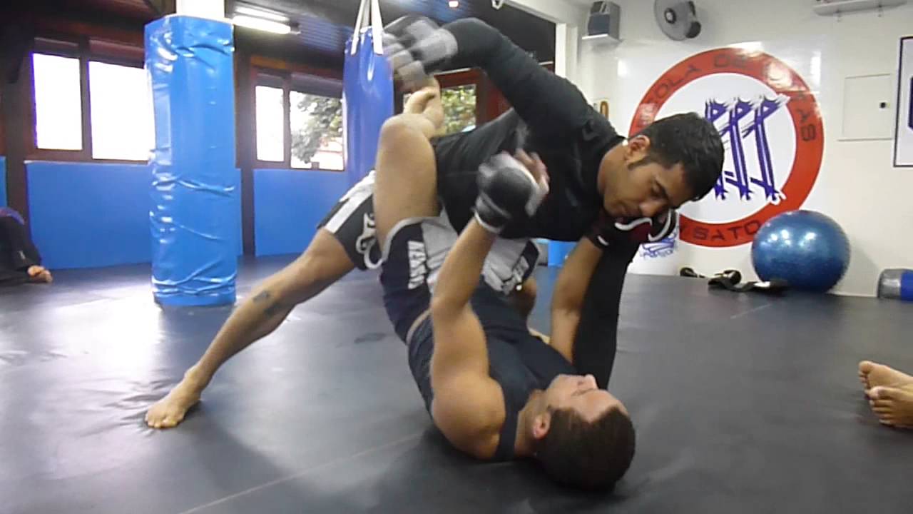Treino de MMA - Escola de lutas N. Sato - YouTube