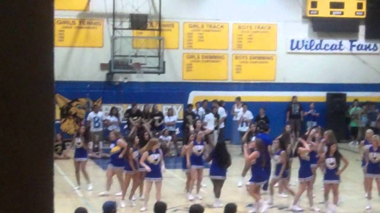 2012 Brawley Union High School Cheerleaders ! #1 Pep Rally - YouTube