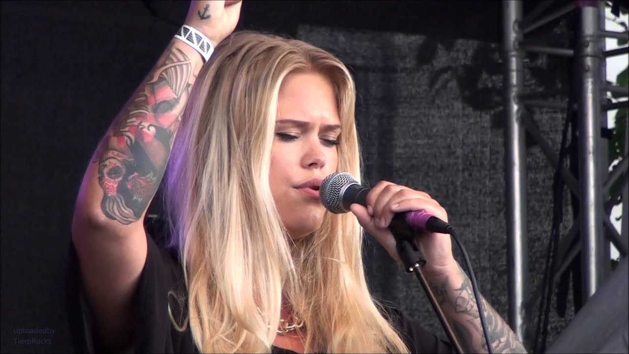 Julia Frej A capella på Mosebacketerassen Dead Walking Woman - YouTube