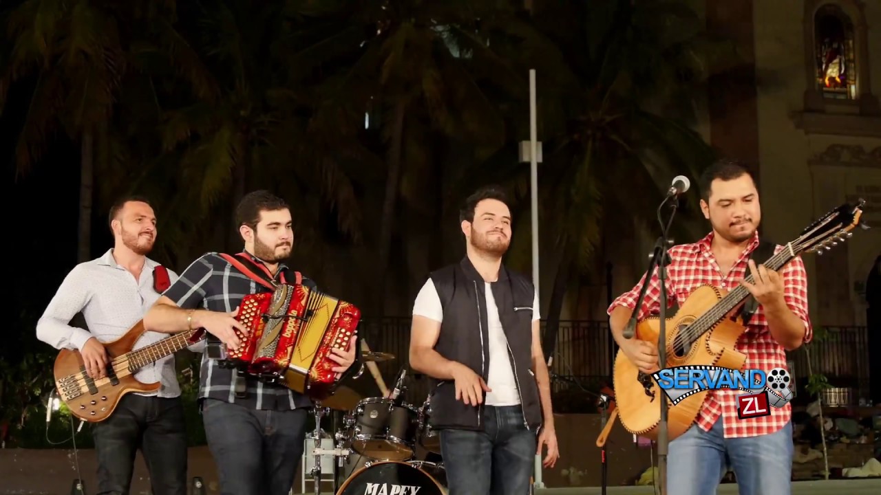 Grupo Fernandez - La Vida Del Dorian (En Vivo 2017) - YouTube