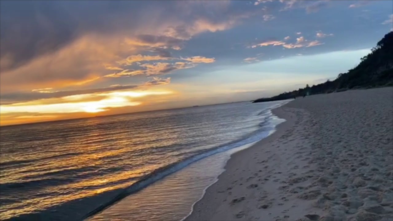 Soothing beach waves - YouTube