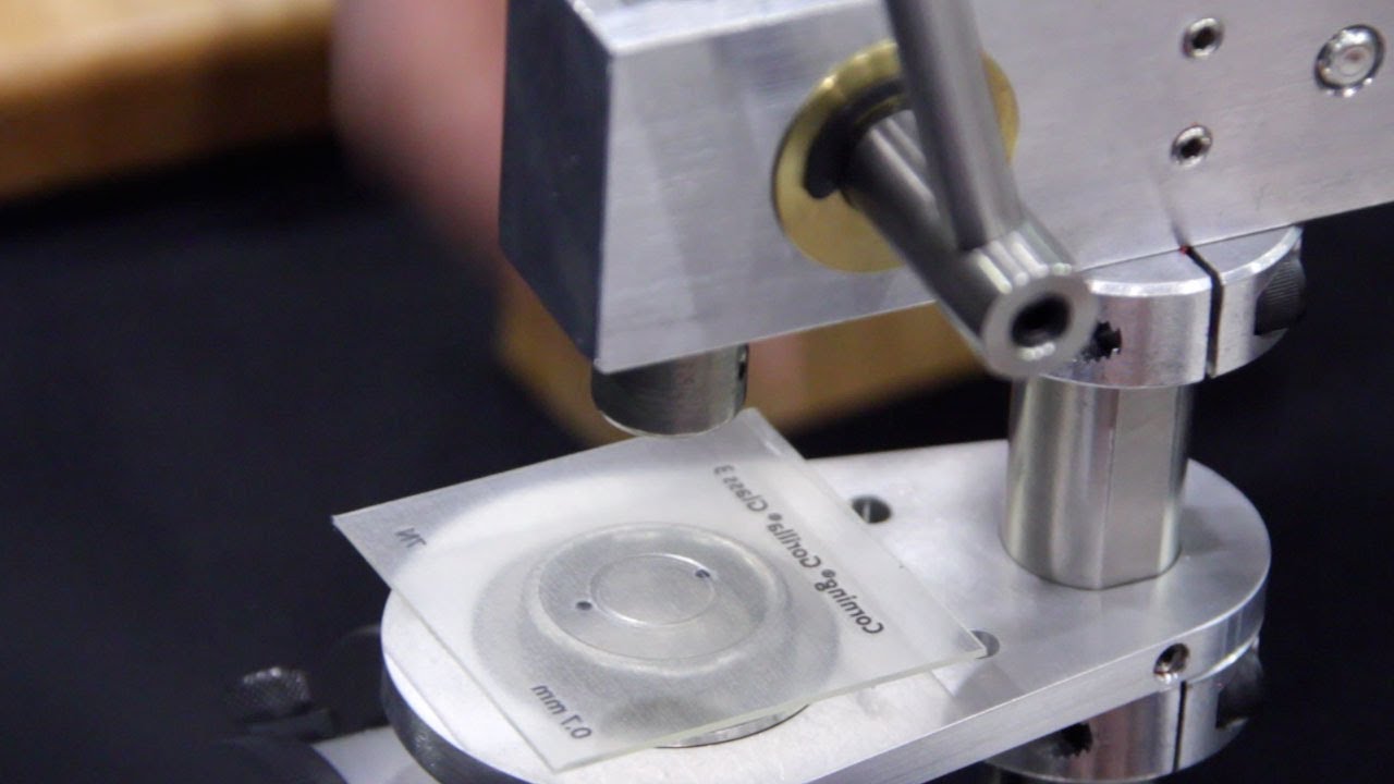 Gorilla Glass 3 Test - CES 2013 - YouTube