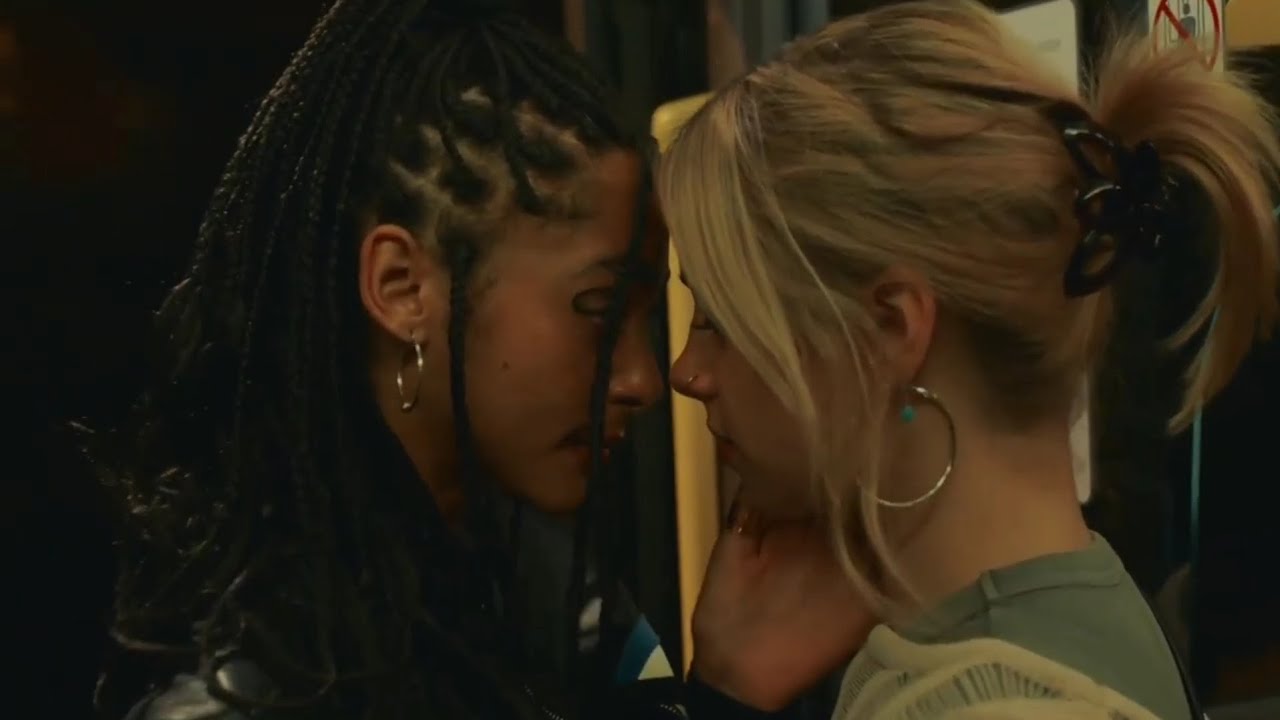 Bobbie & Anaïs wtfock S7E05 clip 2 VOSTFR - YouTube