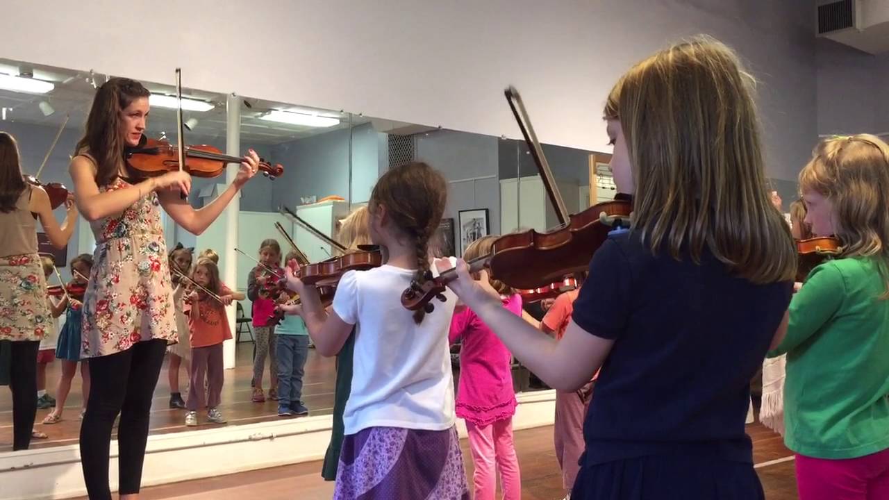 Violin group lesson - YouTube