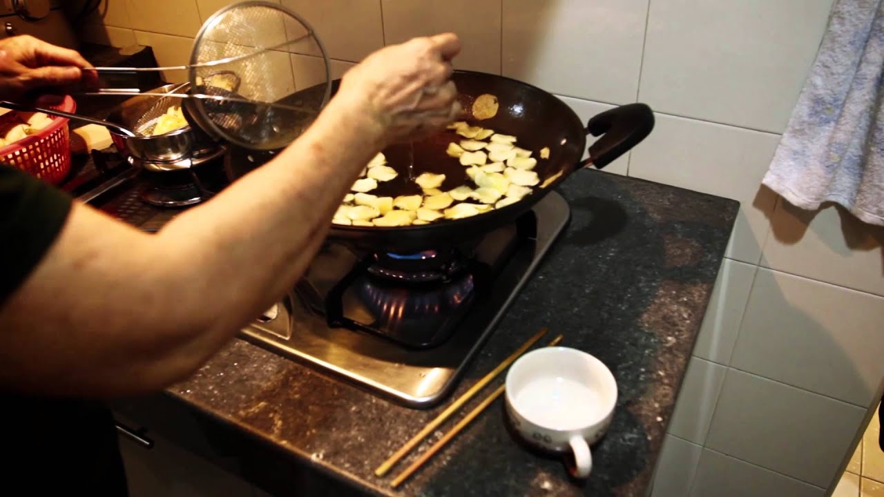 "Ngah-Koo" (Arrowroot Chips) @ Khookies Factory - YouTube