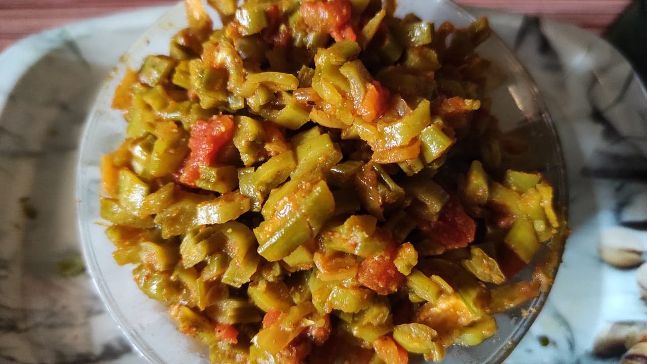 Gokarakaya Tomato Curry 👌 Cluster Beans Tomato Curry 😋 👉 By ...