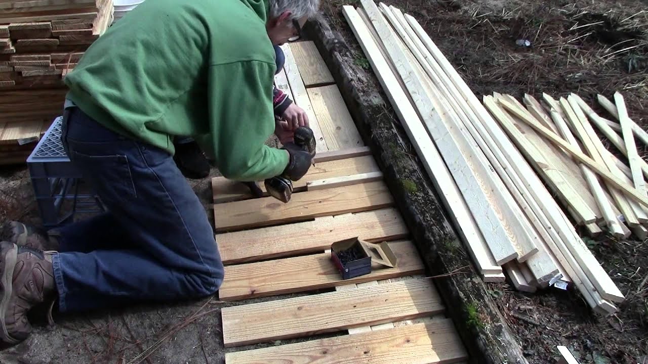 How To Build a Garden Fence from Scrap Lumber - YouTube
