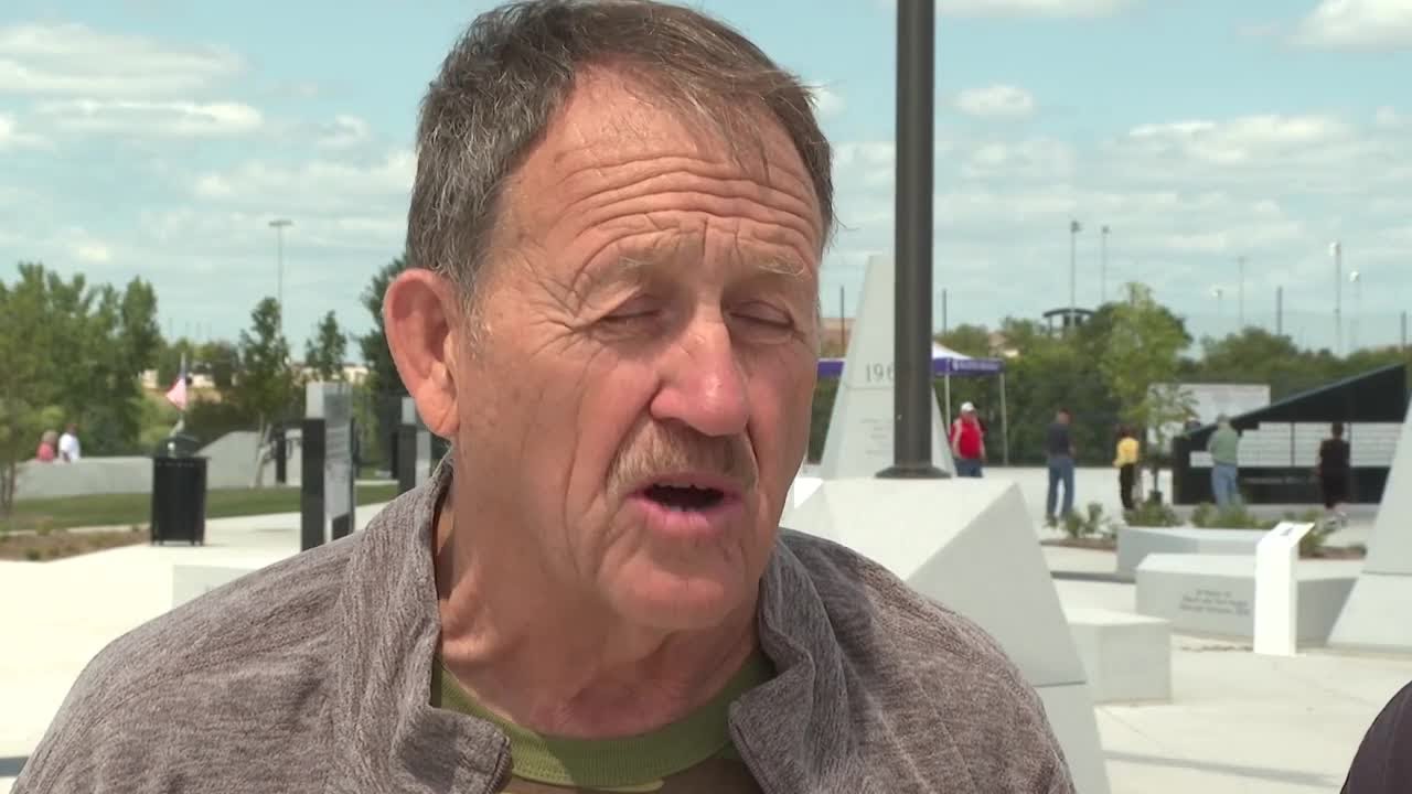 Veterans see new Vietnam memorial for the first time - YouTube