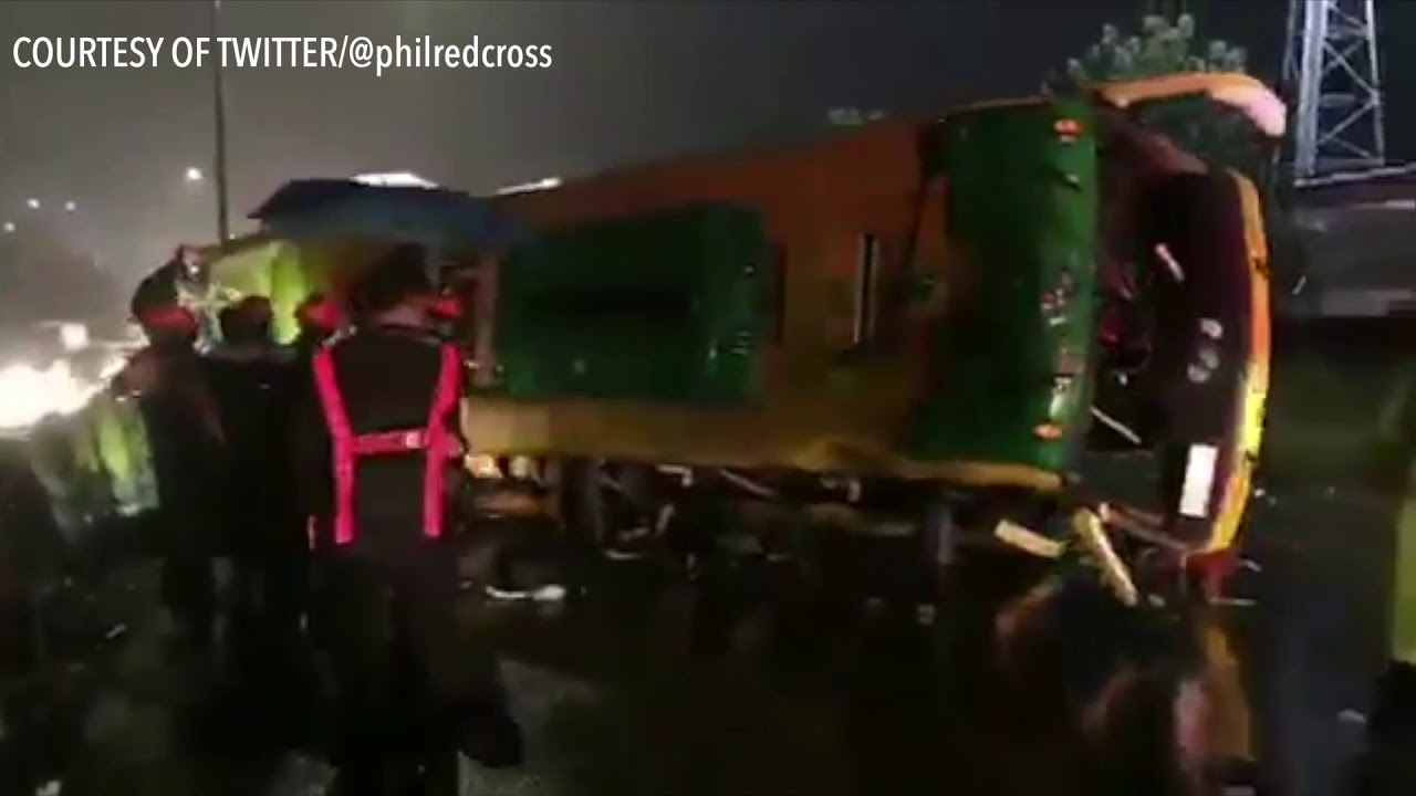 Red Cross first respondents at NLEX bus crash - YouTube