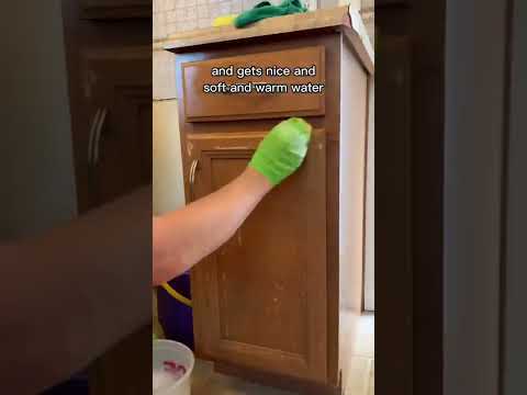 How to clean greasy kitchen cabinets #cleaning #cleaningtips
