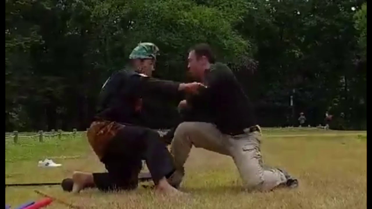 Karambit Knife fighting 카람빗 나이프(실랏 무기) - YouTube