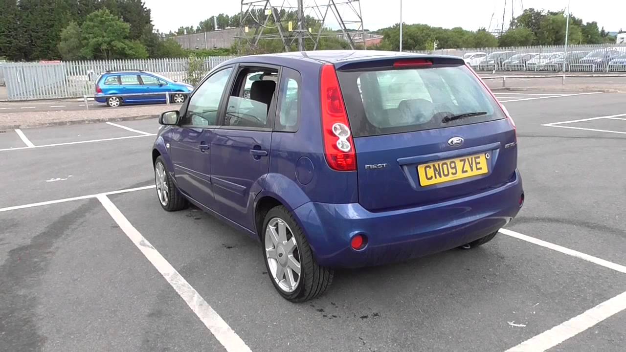 Ford FIESTA 1.4 Zetec Blue 5dr U106571 - YouTube