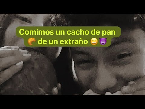 Comimos un cacho de pan de un extraño que estaba en la mesa… sabía ...