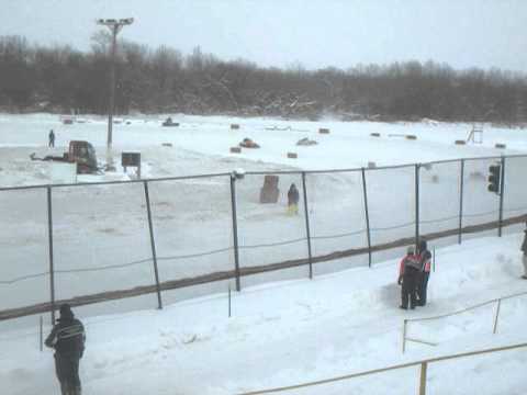buffalo river race park snowmobile ice oval racing - YouTube