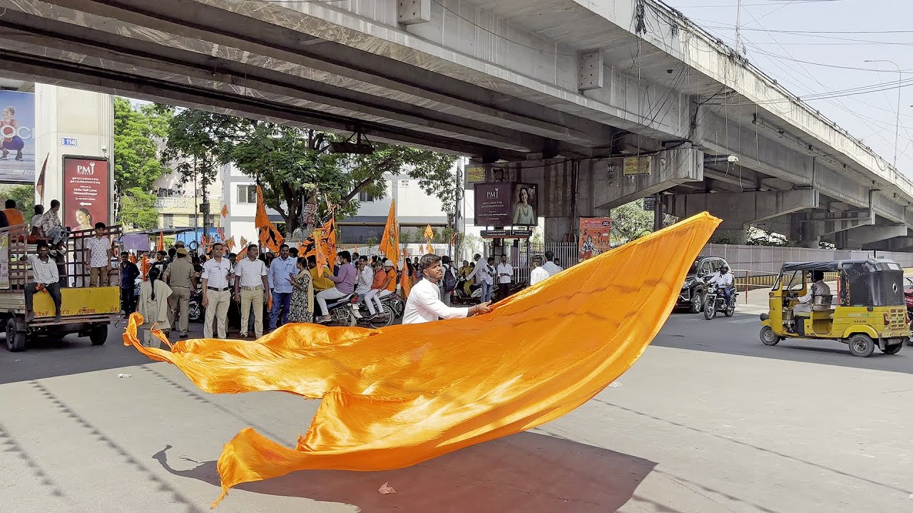 Indias Biggest Hindu Flag in Hanuman Jayanti Rally | Hanuman Jayanti ...
