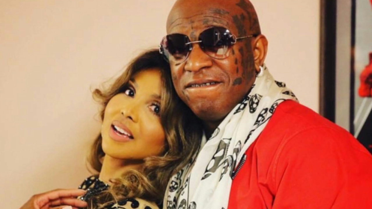 R&B singer Toni Braxton sings Happy Birthday to boyfriend rapper ...