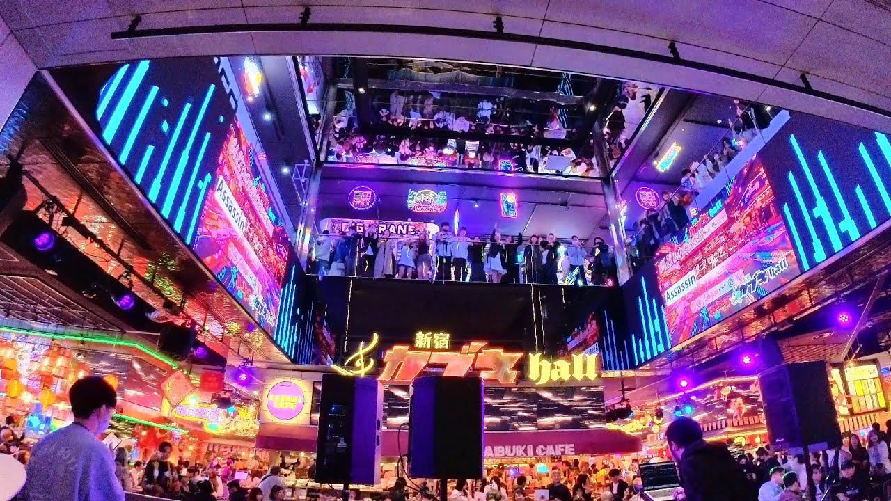 A really cyberpunk neon town! Kabukicho Tower like a scene from Ghost ...