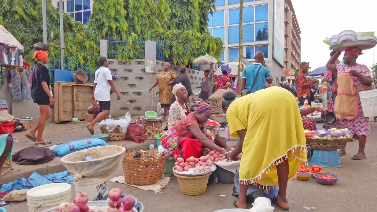BUSY STREET MARKET IN GHANA, AFRICA - YouTube