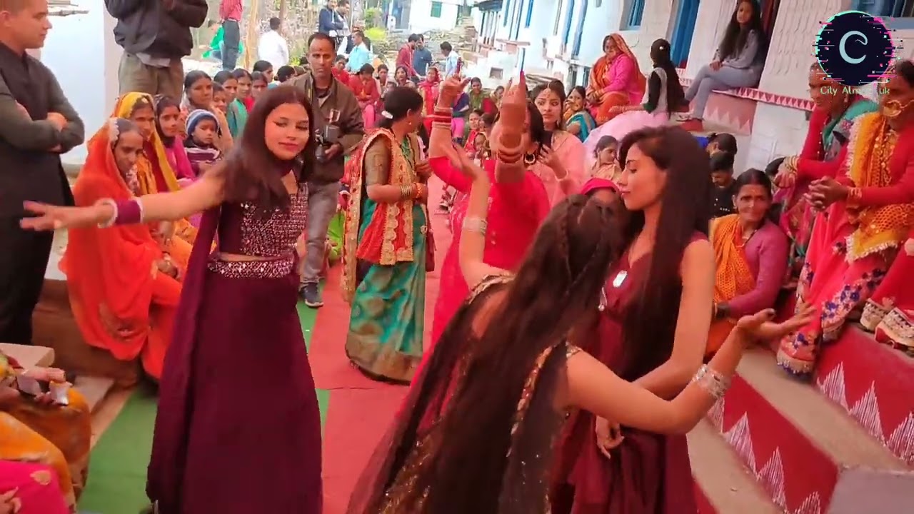 हसनी किले ने kumaoni song wedding dance - YouTube