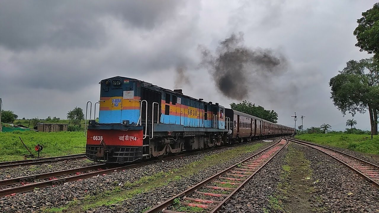 Omkareshwar Mhow Passenger crossing HERITAGE Train at Patalpani | METER ...
