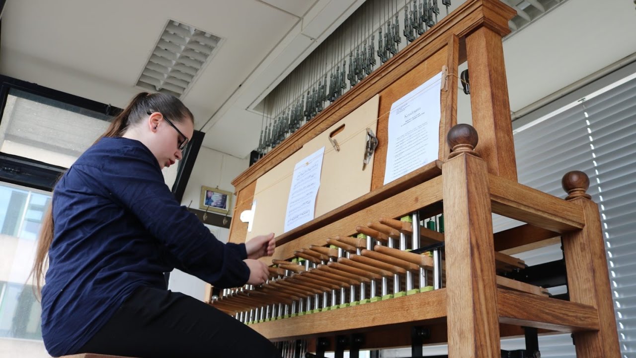 Carillon playing on Campus Woudestein - YouTube