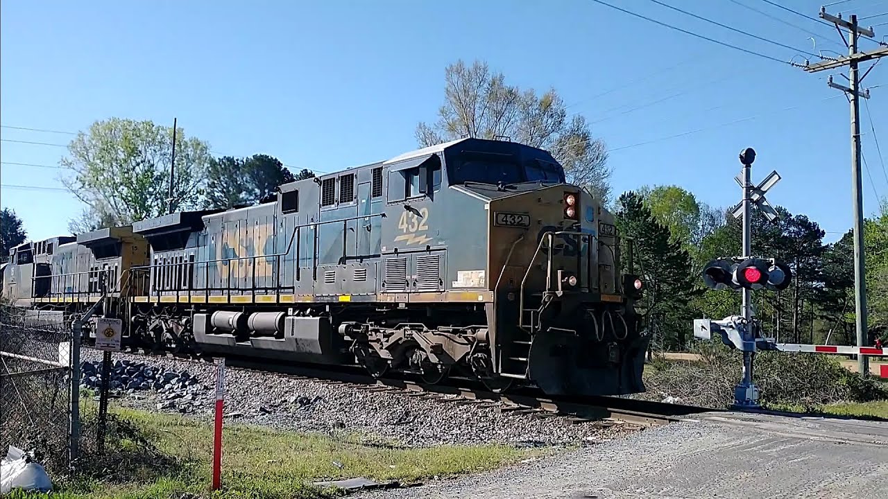 CSX M492 headed westbound in Monroe NC with CSXT 432 in the 4/10/22🇺🇸 ...