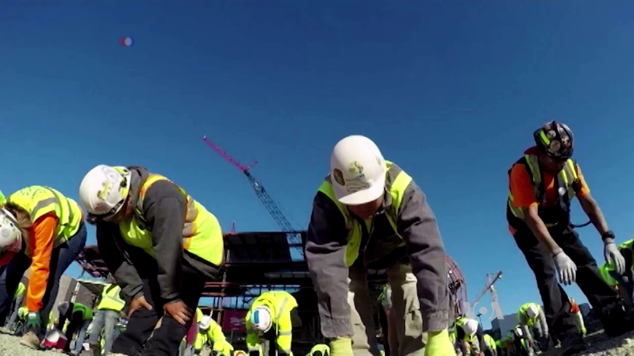 Group Exercises Make for Happier, Safer Construction Site - YouTube