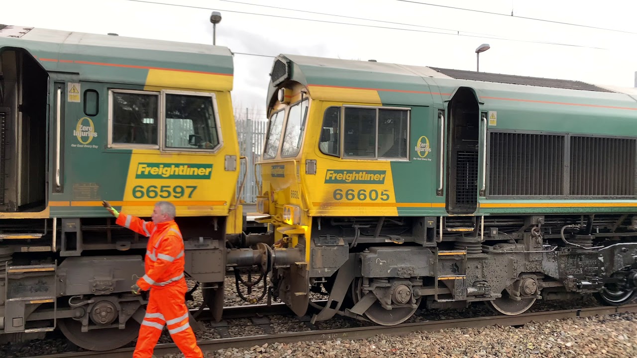 Broken down Class 66 rescue at Swindon - YouTube