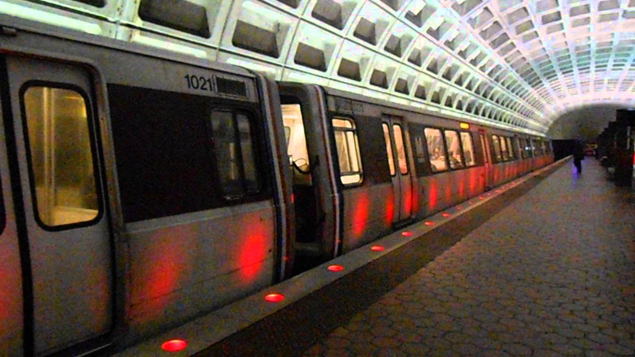 DC Metro (WMATA): New Carrollton bound Orange line train at Court House ...